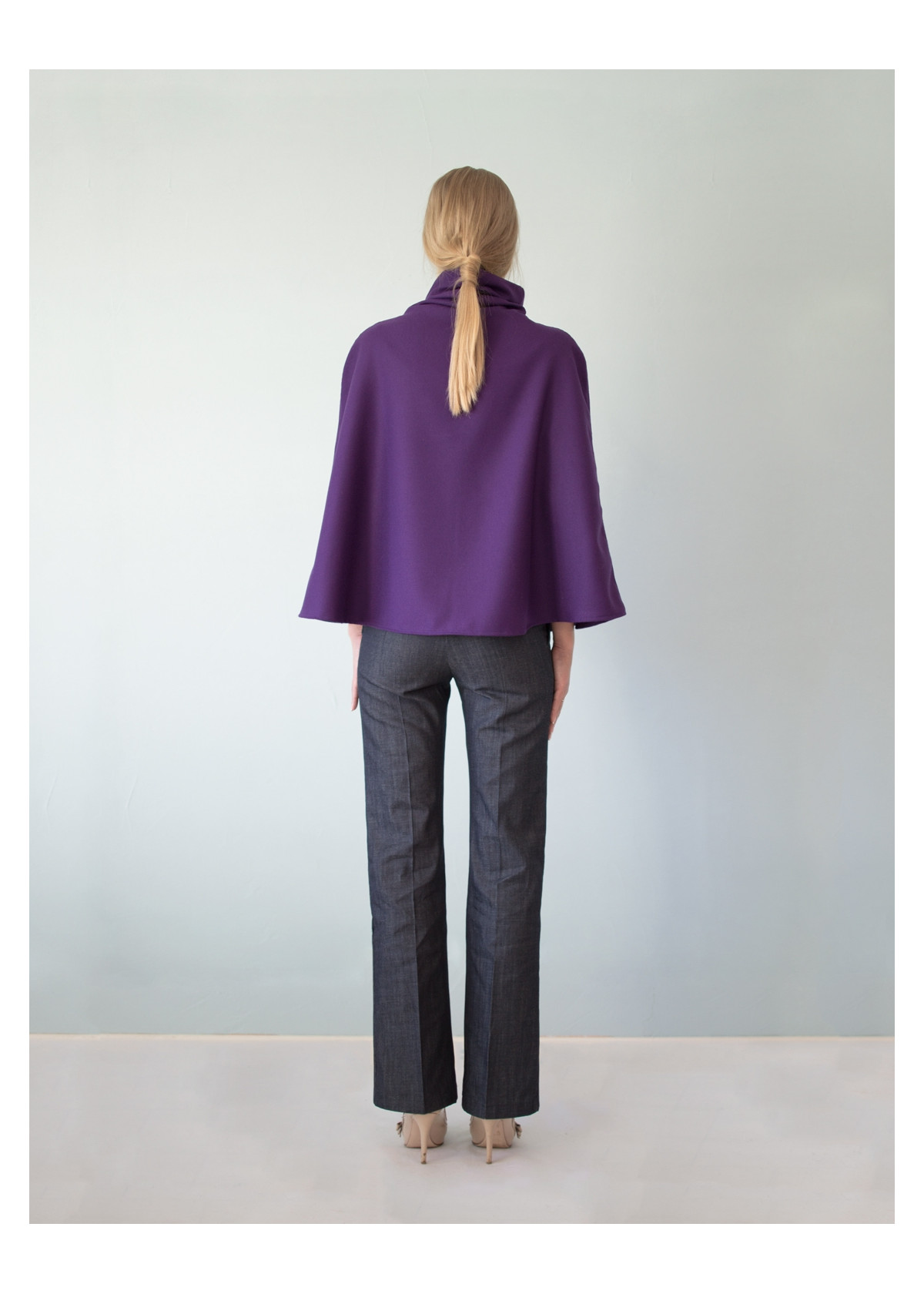 Cape Vanessa violette en flanelle de pure laine doublée en bambou